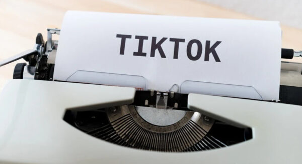 Tik Tok Adalah (Pengertian), Asal, Manfaat, Efek Negatifnya | Social ...